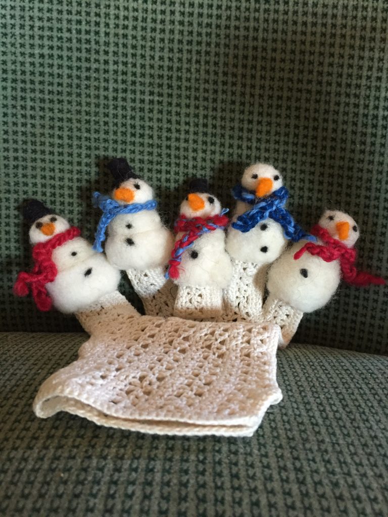 Acorn Garden Puppetry | 5 Little Snowmen Finger Puppet
